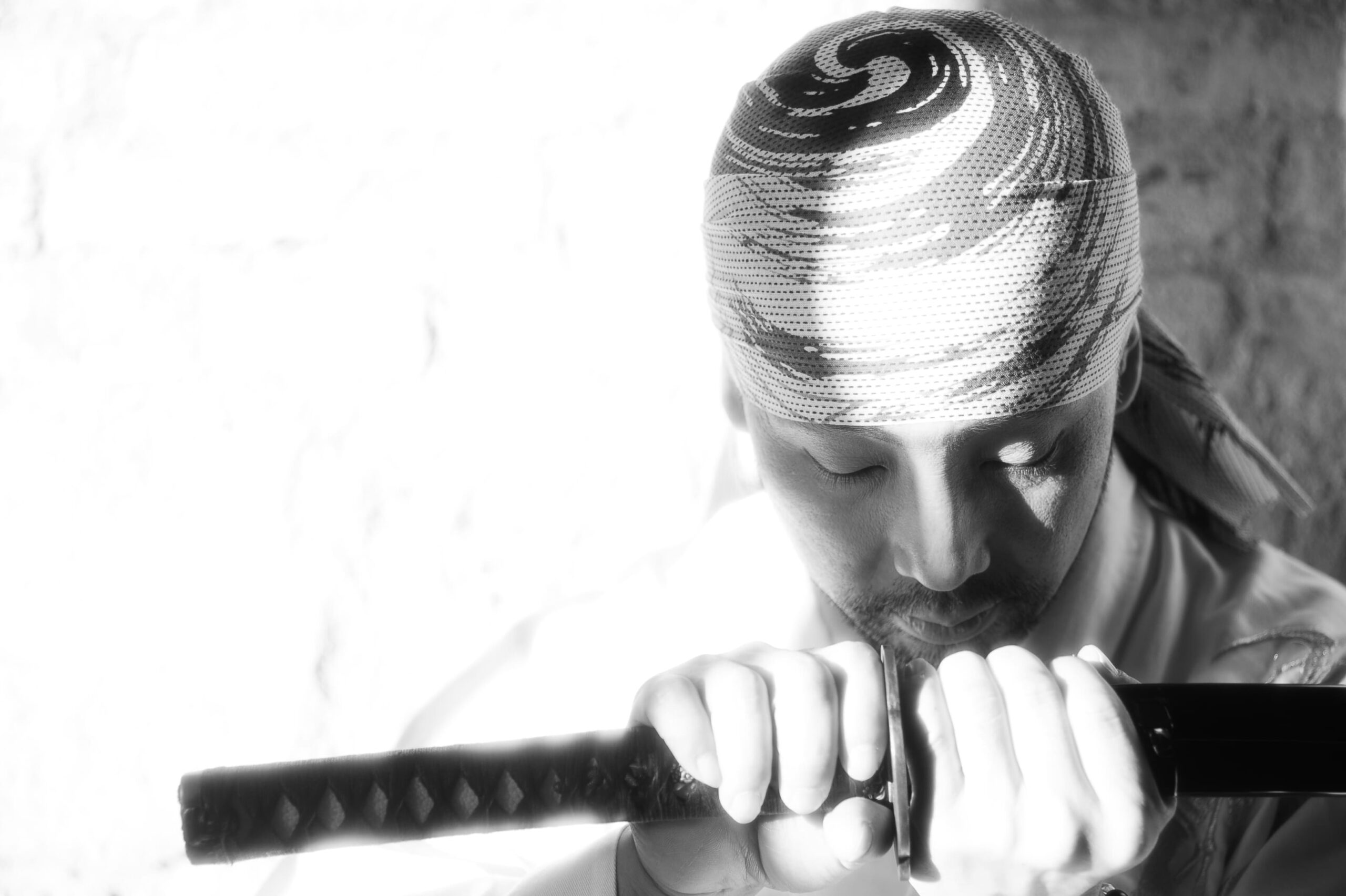 日本人代表として世界と出会う“SAMURAI ARTIST”の島口 哲朗さん – Re･rise News -美しい時代を創る人達-